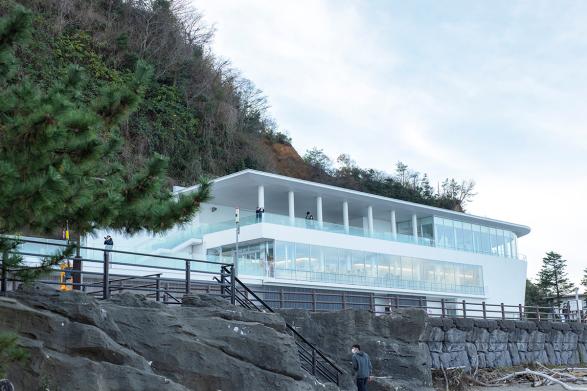 新国宝の勝興寺と絶景の雨晴海岸へ | 特集 | 【公式】富山県の観光/旅行サイト「とやま観光ナビ」