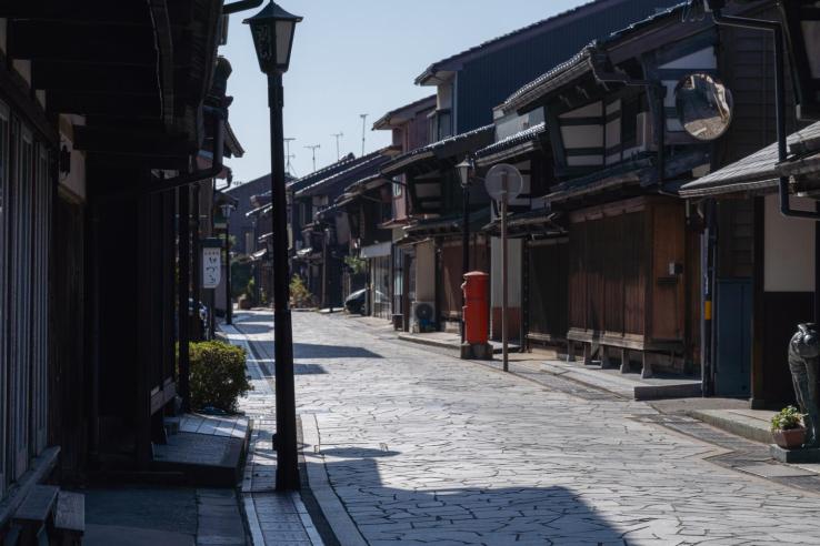 Enjoy a scenic stroll from Takaoka Station! Tour the historic city of ...