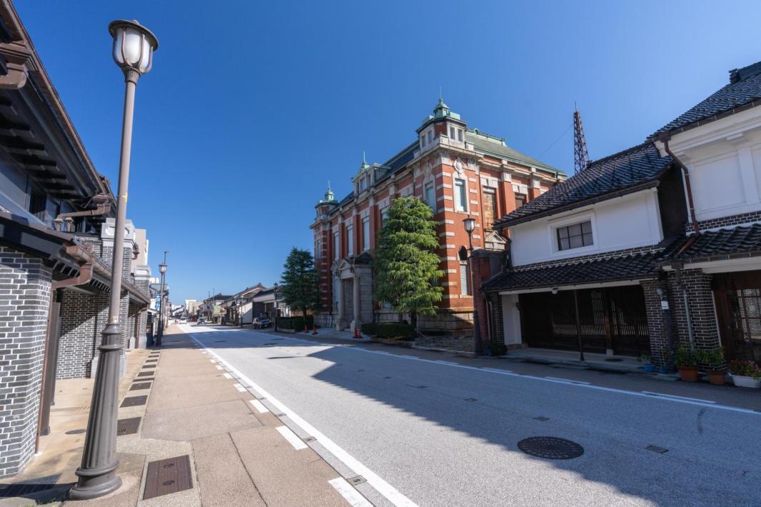 Enjoy a scenic stroll from Takaoka Station! Tour the historic city of ...