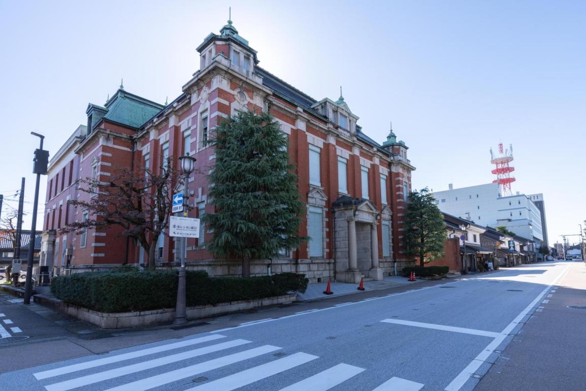 Enjoy a scenic stroll from Takaoka Station! Tour the historic city of ...