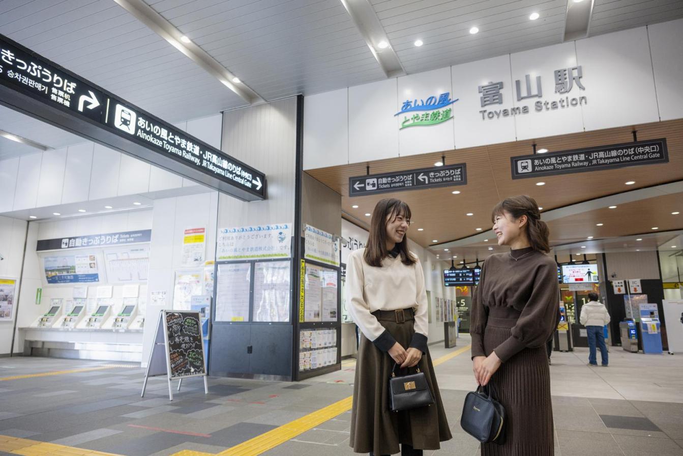 A Tour on the JR Takayama Line Limited Express "Hida": Comparing Local ...