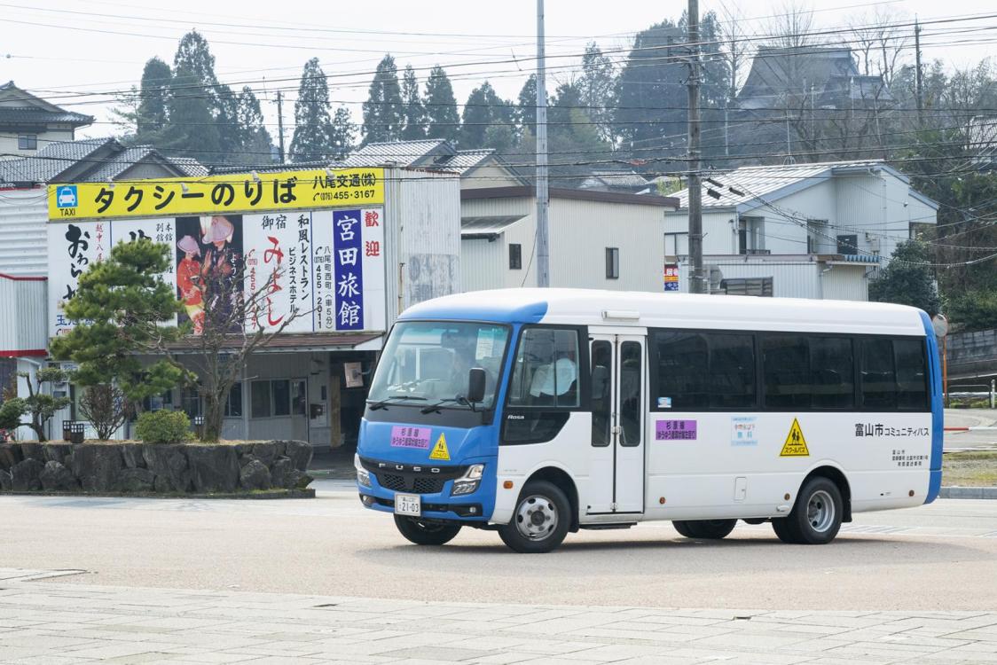 A Tour on the JR Takayama Line Limited Express "Hida": Comparing Local ...