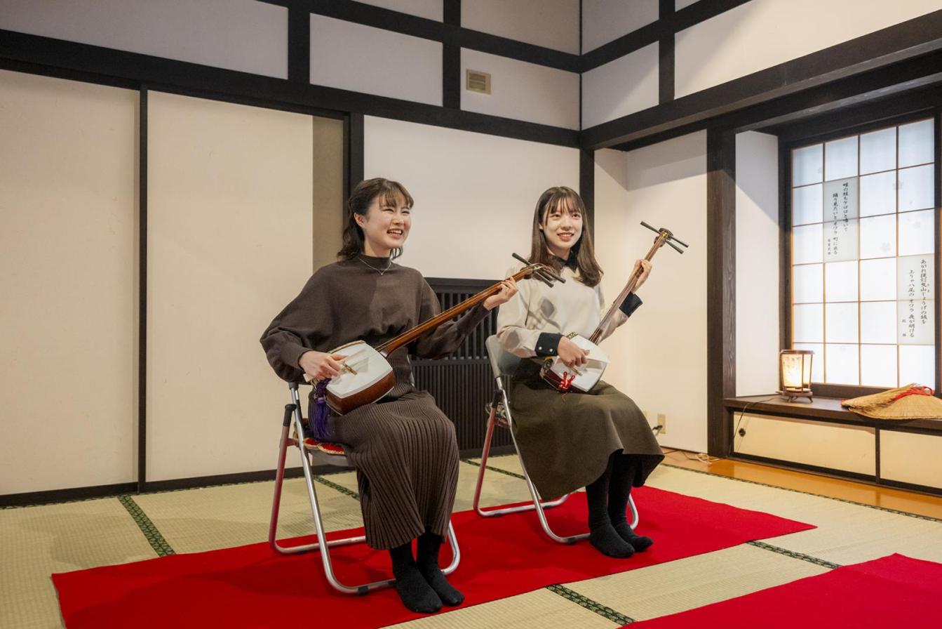 A Tour on the JR Takayama Line Limited Express "Hida": Comparing Local ...