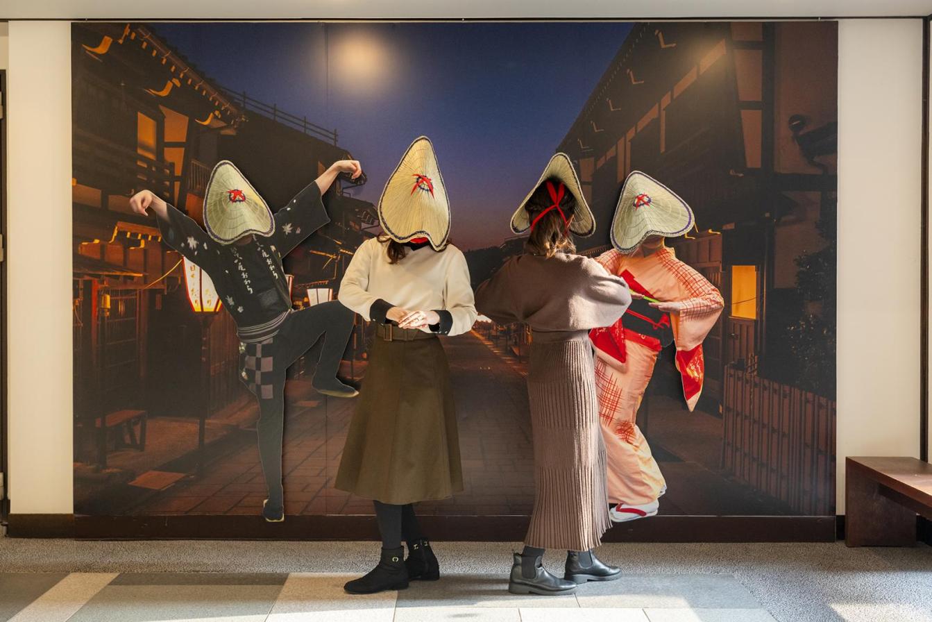 A Tour on the JR Takayama Line Limited Express "Hida": Comparing Local ...