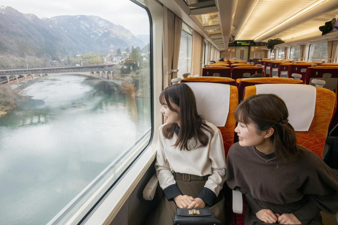 A Tour on the JR Takayama Line Limited Express "Hida": Comparing Local ...